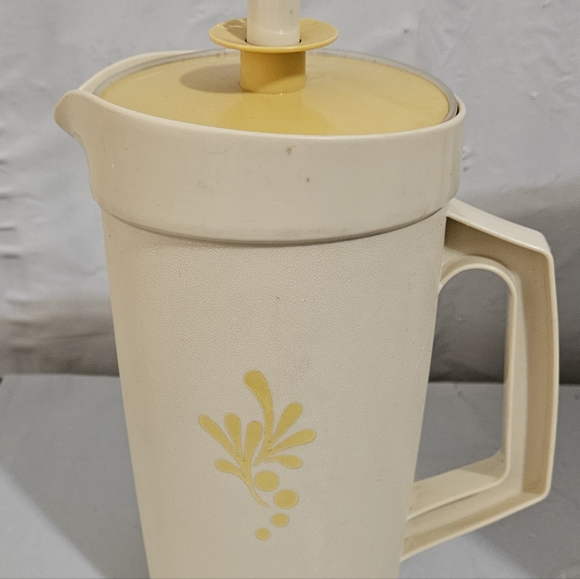 Tupperware | Kitchen | Vintage Cream And Yellow Pitcher | Poshmark